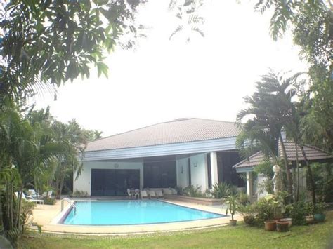 ขายบ้านเดี่ยวชั้นเดียว 556 ตรว โครงการนวธานี เสรีไทย59 หลังบ้านติดสนามกอล์ฟ มีสระว่ายน้ำ ใกล้