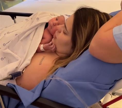 Eliezer e Viih Tube mostram filho Ravi no hospital olha como tá forte
