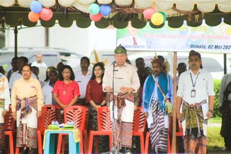 Gunakan Pakaian Adat Tradisional Pemkab Kupang Gelar Upacara Hardiknas