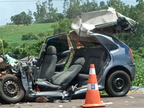 Grave Acidente Na Pr 323 Deixa Motorista Preso Entre Ferragens E