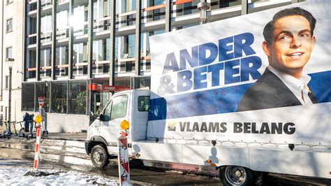 Vlaams Belang Parkeert Campagnewagen Voor Hoofdkwartier Vooruit Na