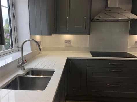 30mm White Frost Quartz Worktops And Island Hob Splashback Upstands