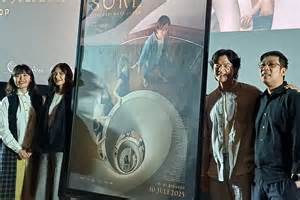 Review Film Sore: Istri dari Masa Depan, Kisah Cinta yang Matang