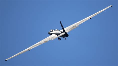 U 2 Dragon Lady Menggetarkan Penonton Miramar Dengan Touch And Go Selama Pertunjukan Plato