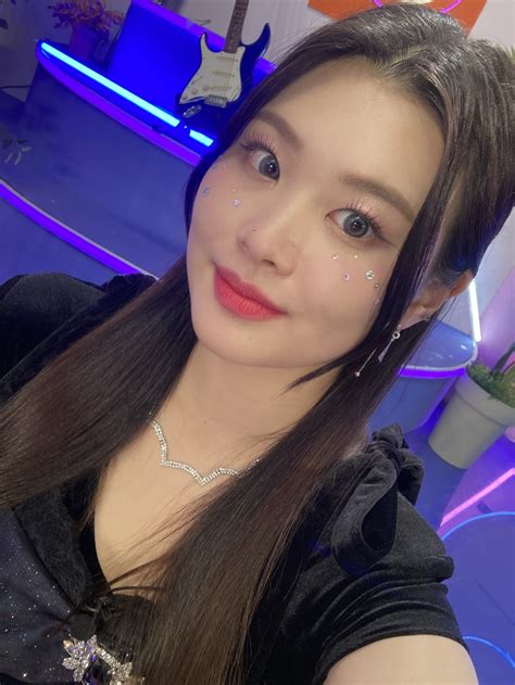 퍼플키스 Purple Kiss On Twitter 수안 블링 블링한 하루 보냈길 바라💜