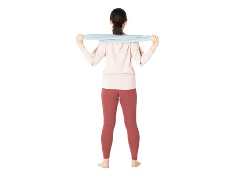 胸を開く動きが苦手な人はやってみて！反対側の【広背筋】を縮めて大胸筋をゆるめる「拮抗筋トレ」 ヨガジャーナルオンライン