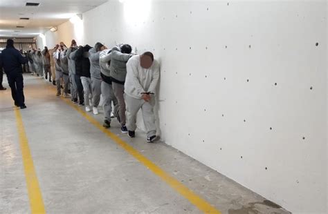 Cesan A Director Del Cereso Y Realizan Traslado De Reos A Penales Federales Raichali