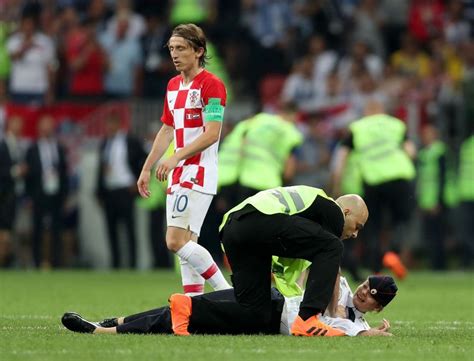 Mondiali 2018 Invasione Di Campo Nella Finale Francia Croazia Tvblog