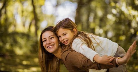 Journée Réservée Aux Filles Une Mère Passe Du Temps Avec Sa Fille à L
