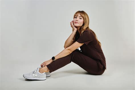 Spodnie Medyczne SLIM FIT Damskie CHOCO Noshi Odzież Medyczna