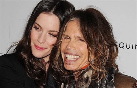 79 летняя бабушка каждое утро копалась в мусорном баке люди думали что она ищет еду но правда