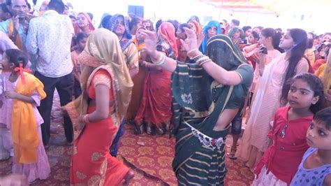नई बहू के कहने पर सास ने किया जबरदस्त डांस ढोलक पर देहातीनाचगाना