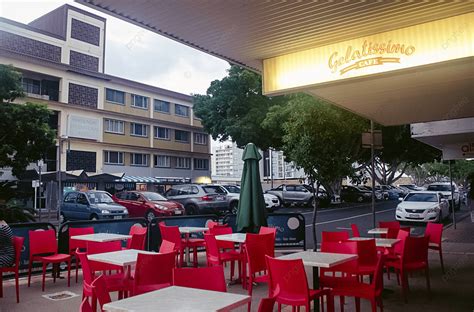 호주 레스토랑 테이블과 의자 사진 사진 배경 오스트레일리아 길가 레스토랑 배경 일러스트 및 사진 무료 다운로드 Pngtree