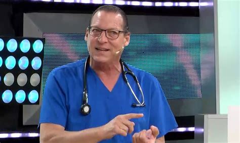 Doctor Tomás Borda Sorprende Con Su Apariencia Física Durante