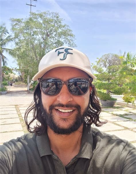 Kurtis Indian Male Escort In Mumbai