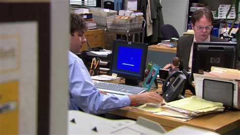 Hp Monitors Used By John Krasinski Jim Halpert And Rainn Wilson Dwight