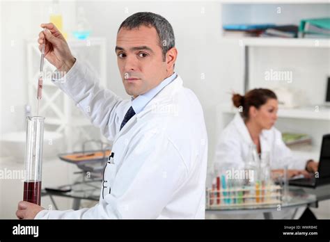 Physicist Female Lab Hi Res Stock Photography And Images Alamy