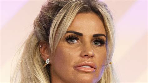 Katie Price Mit Kleinen Brüsten Bereut Sie Ihre Busen Ops Promiflashde
