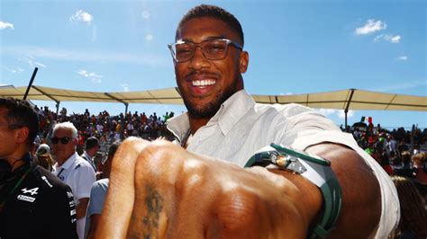 Антъни Джошуа обяви кой ще спечели битката между Фюри и Усик