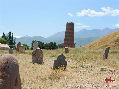 Башня Бурана. Буранинский минарет близ города Токмак в Кыргызстане