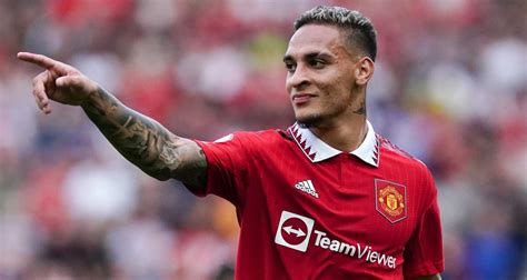Manchester United Antony Se Confie Sur Son Adaptation à La Premier League