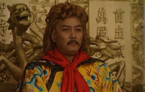 雍正王朝中雍正帝为什么要系着红领巾，戴着假发找洋人画像呢？ 知乎