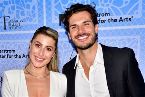 Dwts Fans Are Shipping Pros Emma Slater Gleb Savchenko
