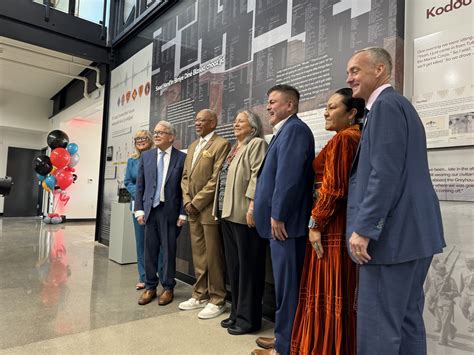 Diné Development Corporation Unveils Dayton Building Dedicated To Wwii Navajo Code Talkers Wyso