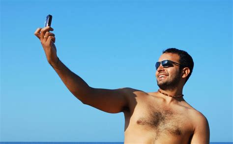 Pria Doyan Selfie Narsis Dan Sakit Jiwa