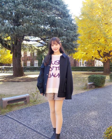 大竹萌恵 Moe Otake 大学も紅葉してました🍂 トップスとコートは立教ミスコンでいただいたrageblue賞 Rageblue Official のものです🧥 オーバーサイズの