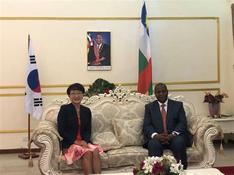 주카메룬대한민국대사관 Korean Embassy In Cameroon 중앙아프리카공화국 대통령앞 신임장 제정 안녕하세요 주카메룬대사관입니다 유복렬 대사는 7 25