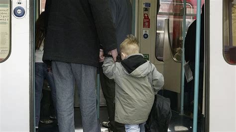 Обнародвано Децата до 10 години пътуват безплатно в обществения транспорт Новини бг