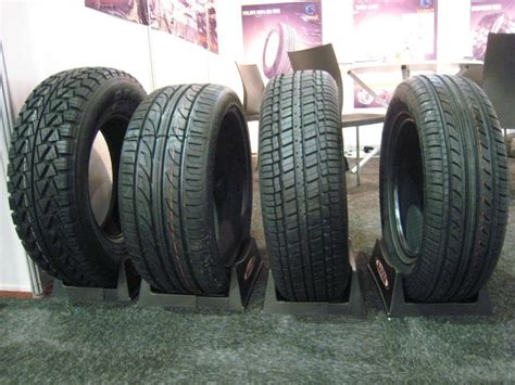 Chinese UHP Tire Car Tire Car Tyre 12 24 Inch Light Truck Tire PCR