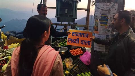 संजौली में मस्जिद विवाद के बीच नया मोड़ हिंदू दुकानदारों की दुकानों पर