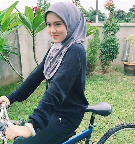 Malay Beautiful Hijaber Asyiqin Khairi Cute Pemuja Wanita