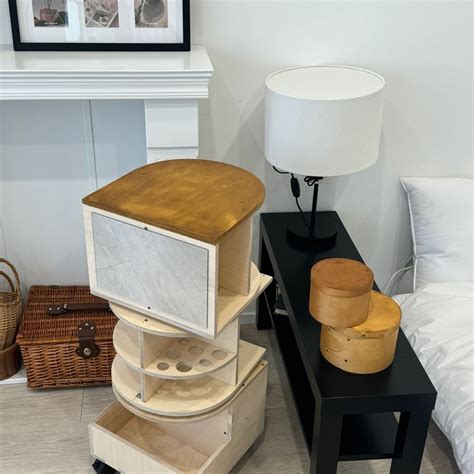 공간을 해결하는 회전형 이동식 화장대 텀블벅 크리에이터를 위한 크라우드펀딩