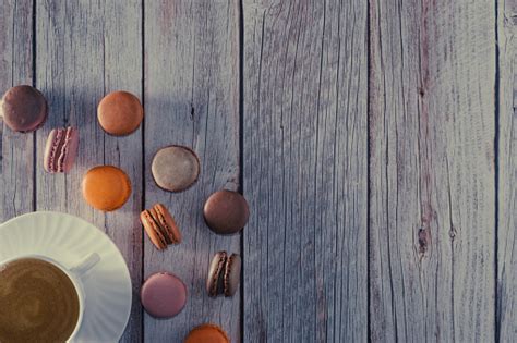 커피 컵과 프랑스 파스텔 색 마카롱 디저트 공간을 복사합니다 선택적 초점 0명에 대한 스톡 사진 및 기타 이미지 0명