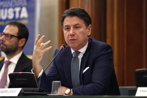 Redditi dei parlamentari Giuseppe Conte è il leader con il reddito più