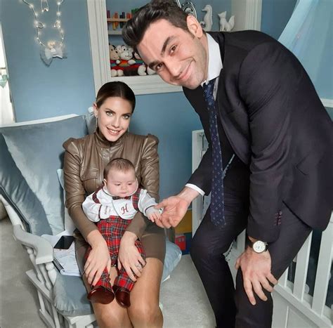 Kuzey Gezer Halit Can Serkan Rutkay Ay K Z Eda Ece Yasak Elma Elegant Outfit Classy