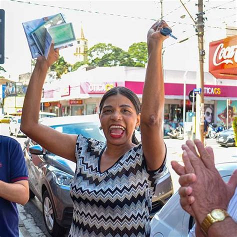 Claudete Da Silva Recebe O Gol 0km Do “natal Premiado Acisc Acisc