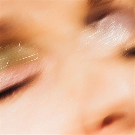 Does Toothpaste On Spots Actually Work The Experts Weigh In Glamour Uk