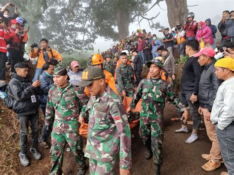 Korban Pendaki Gunung Marapi Kini Mencapai 23 Orang 16 Sudah