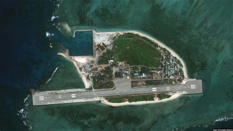 路透社：衛星影像顯示中國民兵船在菲控鐵礦場週邊大量集結