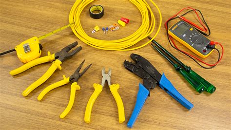 Quais são as Ferramentas Essenciais para Eletricista