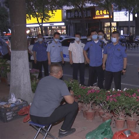区有关部门开展夜市规范治理联合执法行动摊点行为区卫健