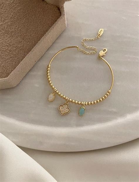 زیورالات اُکر مُد بنگل ونکلیف نگینی