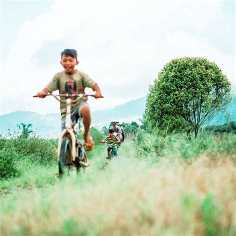 한국컴패션 6월 5일은 우리 아이들이 아름다운 자연에서 마음껏 뛰어놀 수 있도록 Facebook