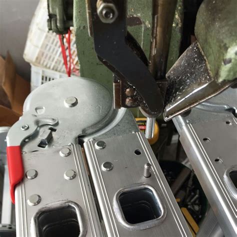 Multi Purpose Ladder Hinge Automatic Riveting Machine