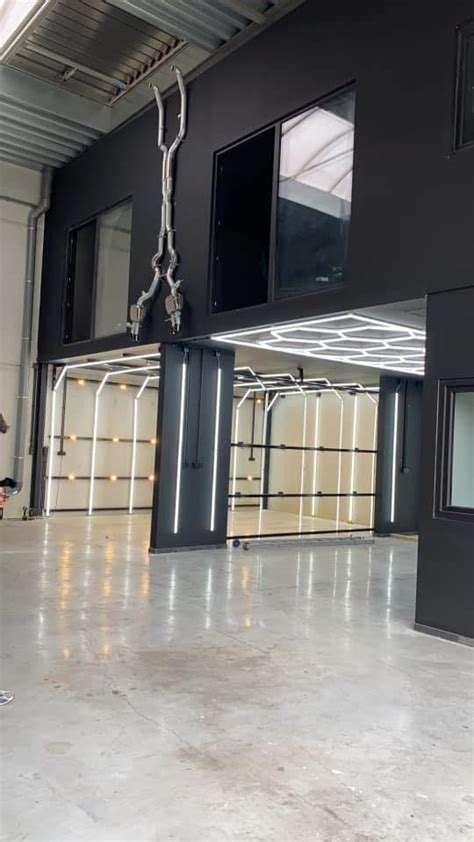 Coupe And Chic Steek Eens Een Bloemetje In Je Haar Of Wie Het Geluk Heeft Een Bos Haar Te