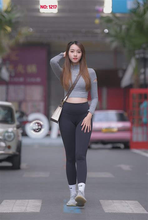 Pin By Huy Tùng Lê On Asian Women Curvy Girl Fashion Leggings Fashion Fashion
